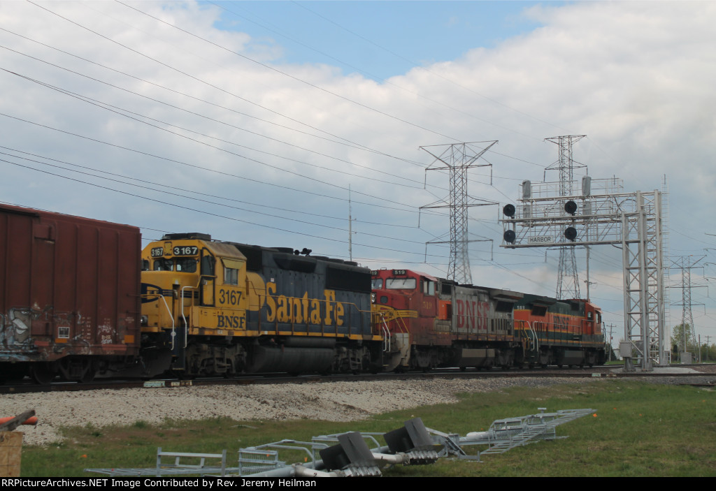 BNSF 589 & others (3)